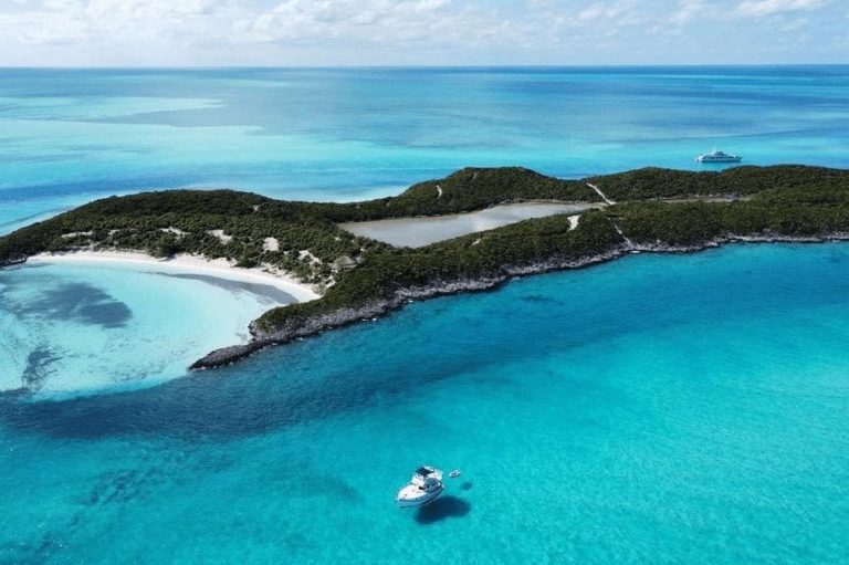 Discover Little Halls Pond Cay: The Ultimate Celebrity Getaway! - Find ...